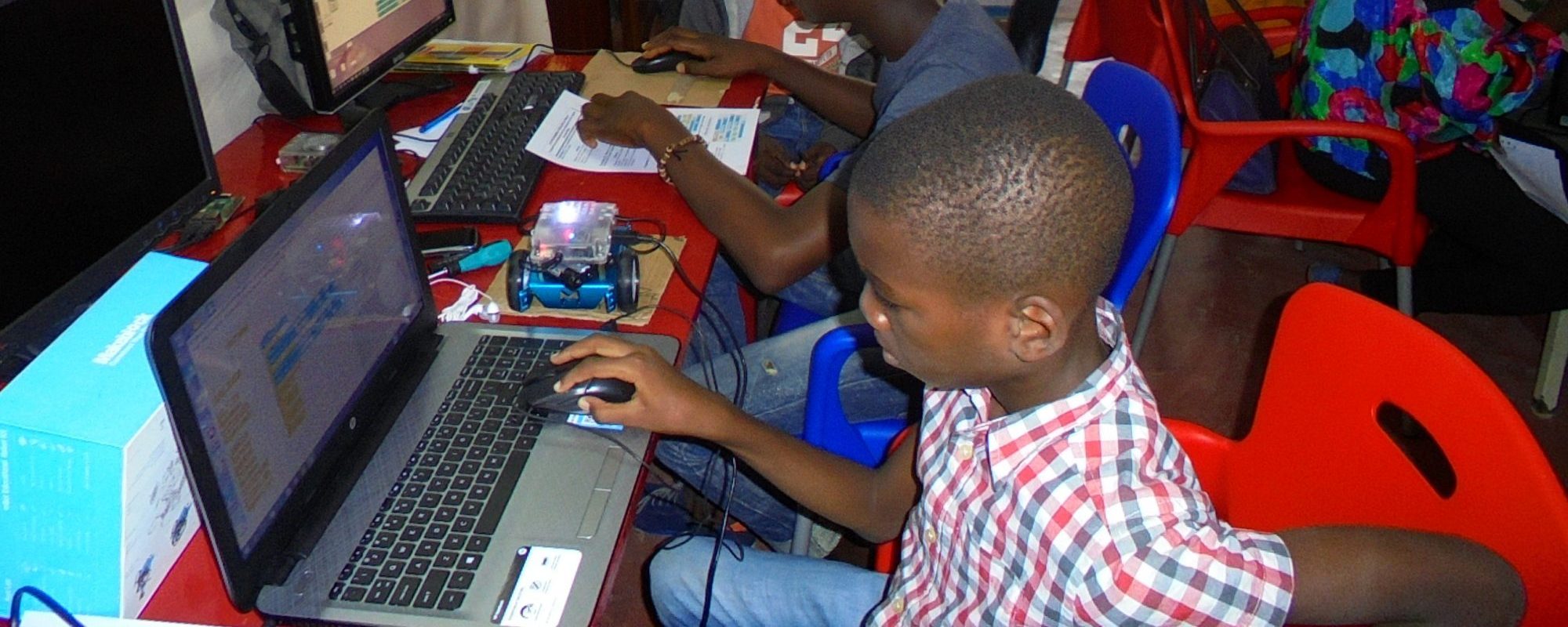 En Afrique, Genius Centers voit grand pour les petits : Makery